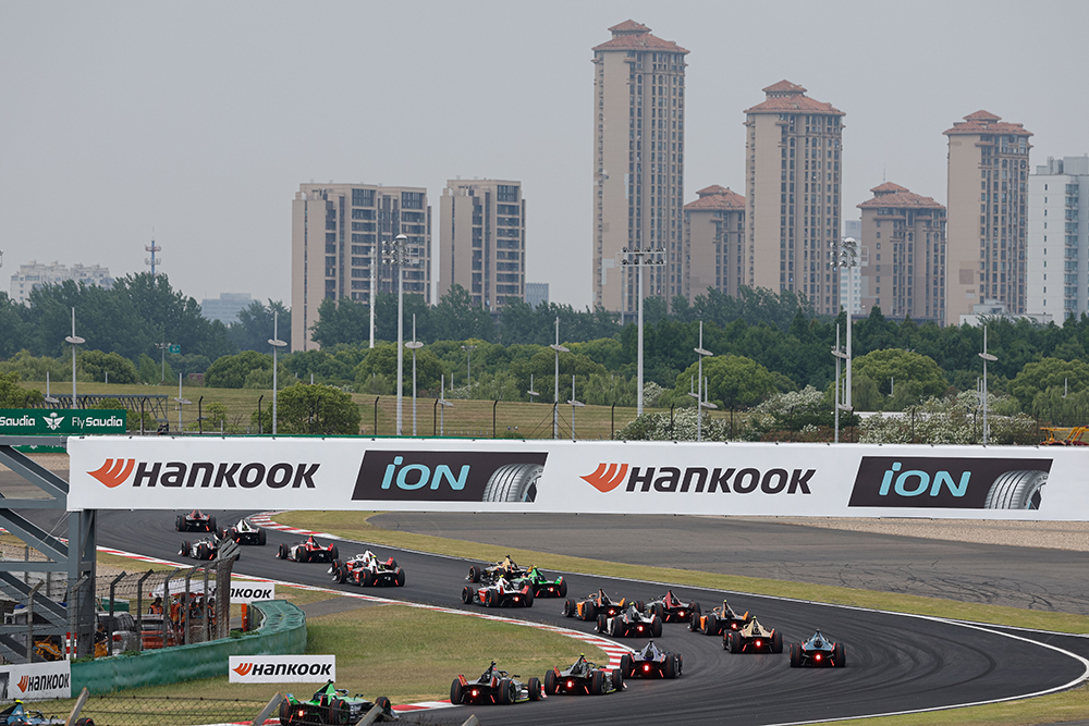The right tactics result in victory: Evans and da Costa win in Shanghai